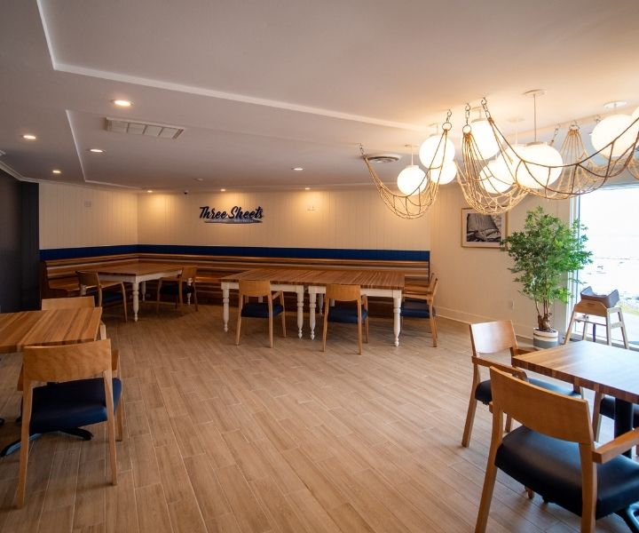 Three Sheets Bar | Oak Island Resort & Conference Centre